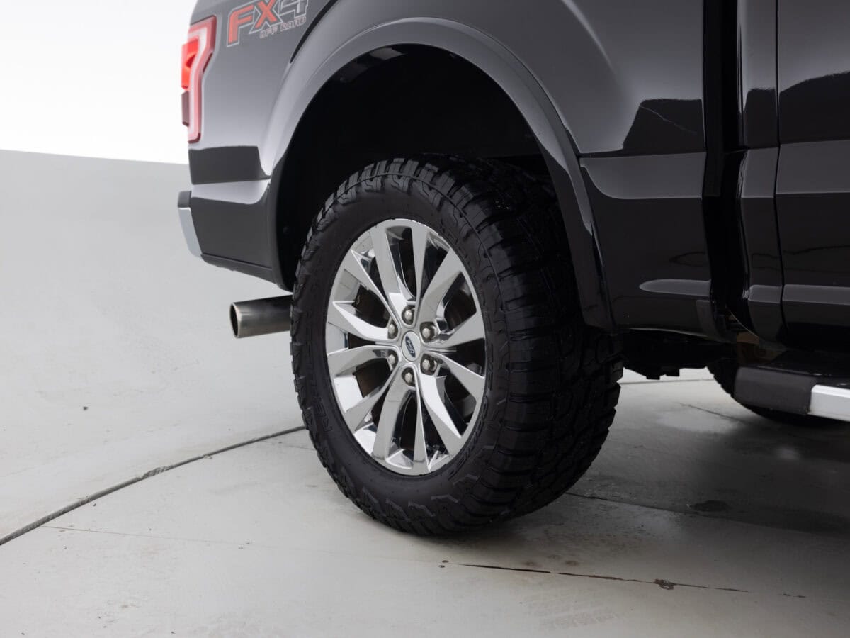 USED LEVELED 2016 FORD F150 • LARIAT | 4WD • 3.5L V6