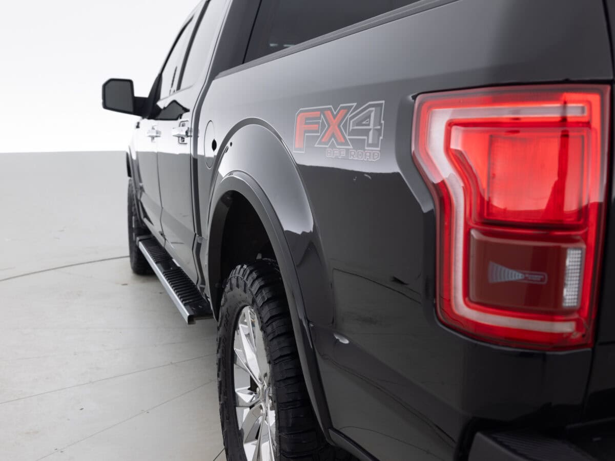 USED LEVELED 2016 FORD F150 • LARIAT | 4WD • 3.5L V6