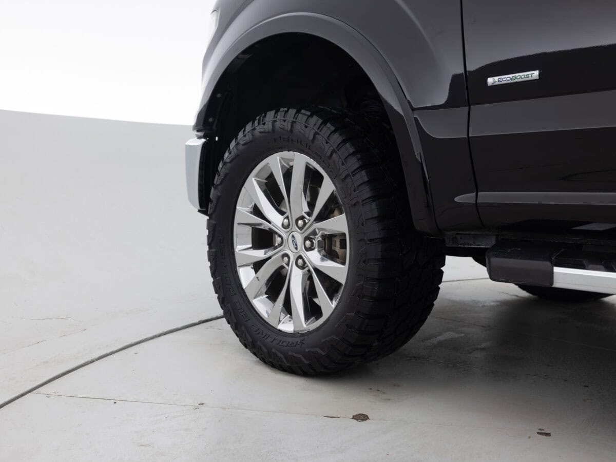 USED LEVELED 2016 FORD F150 • LARIAT | 4WD • 3.5L V6